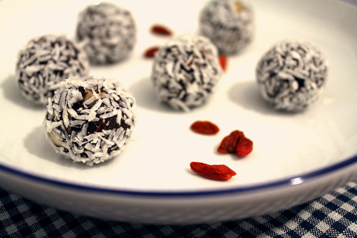 Macadamia Goji Bliss Balls - Veganuary
